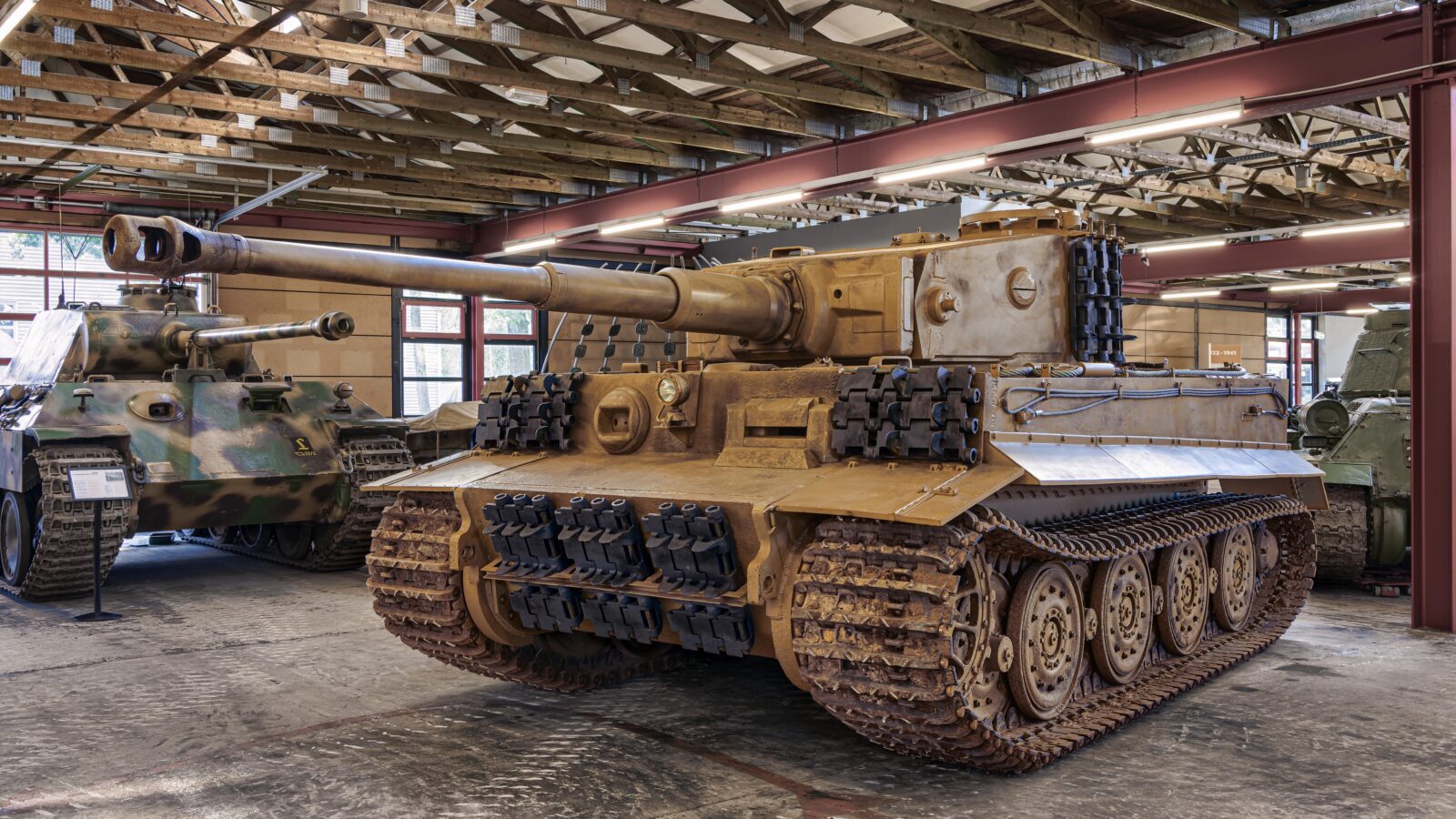A new Tiger tank in the museum - Tank Museum